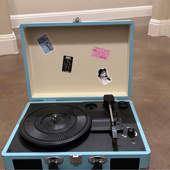 kedok | Accents | Vintage Style Blue Record Player | Poshmark
